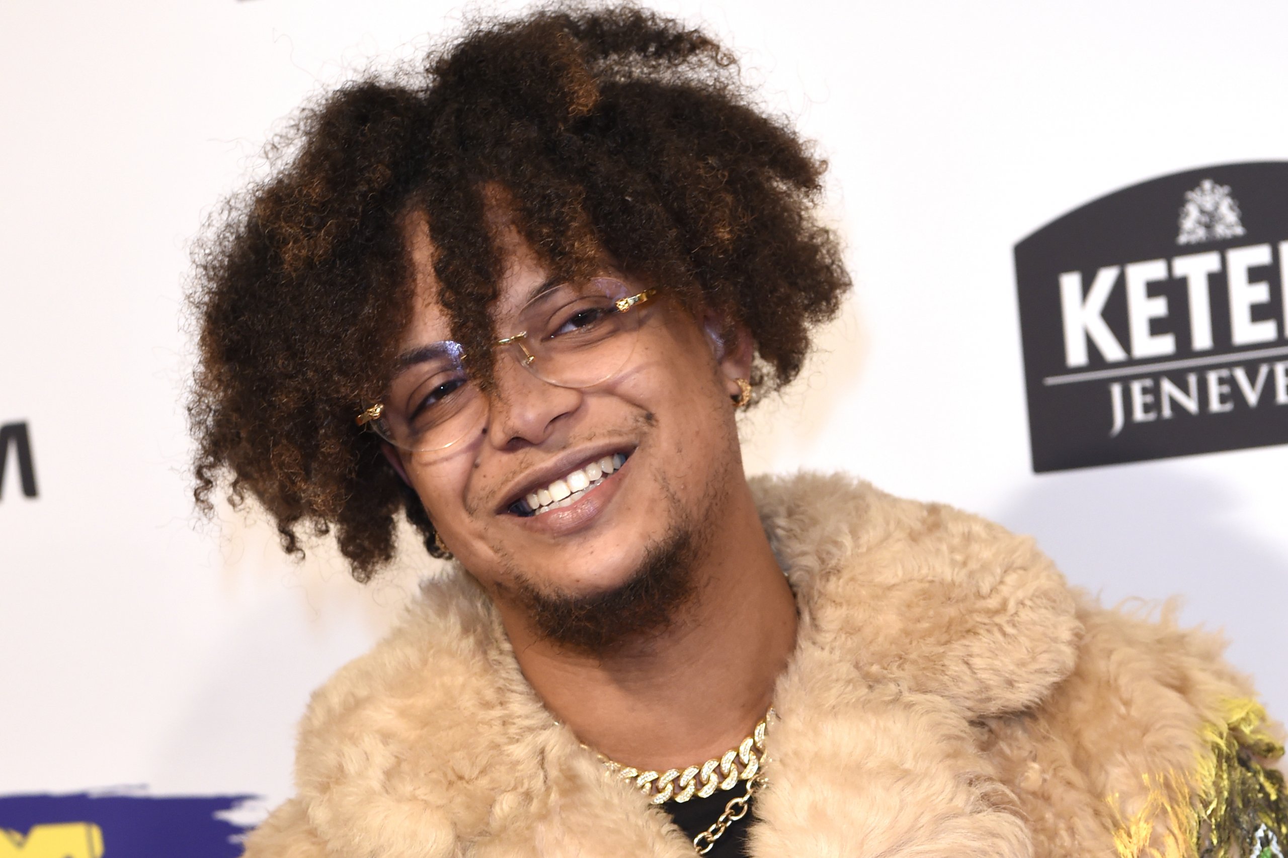 Ronnie Flex' liefde Demi de Boer showt groeiende baby belly | Grazia