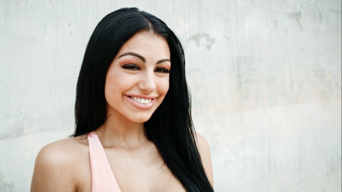 Zien: Temptations Ayleen bijna onherkenbaar na cosmetische ingrepen ...