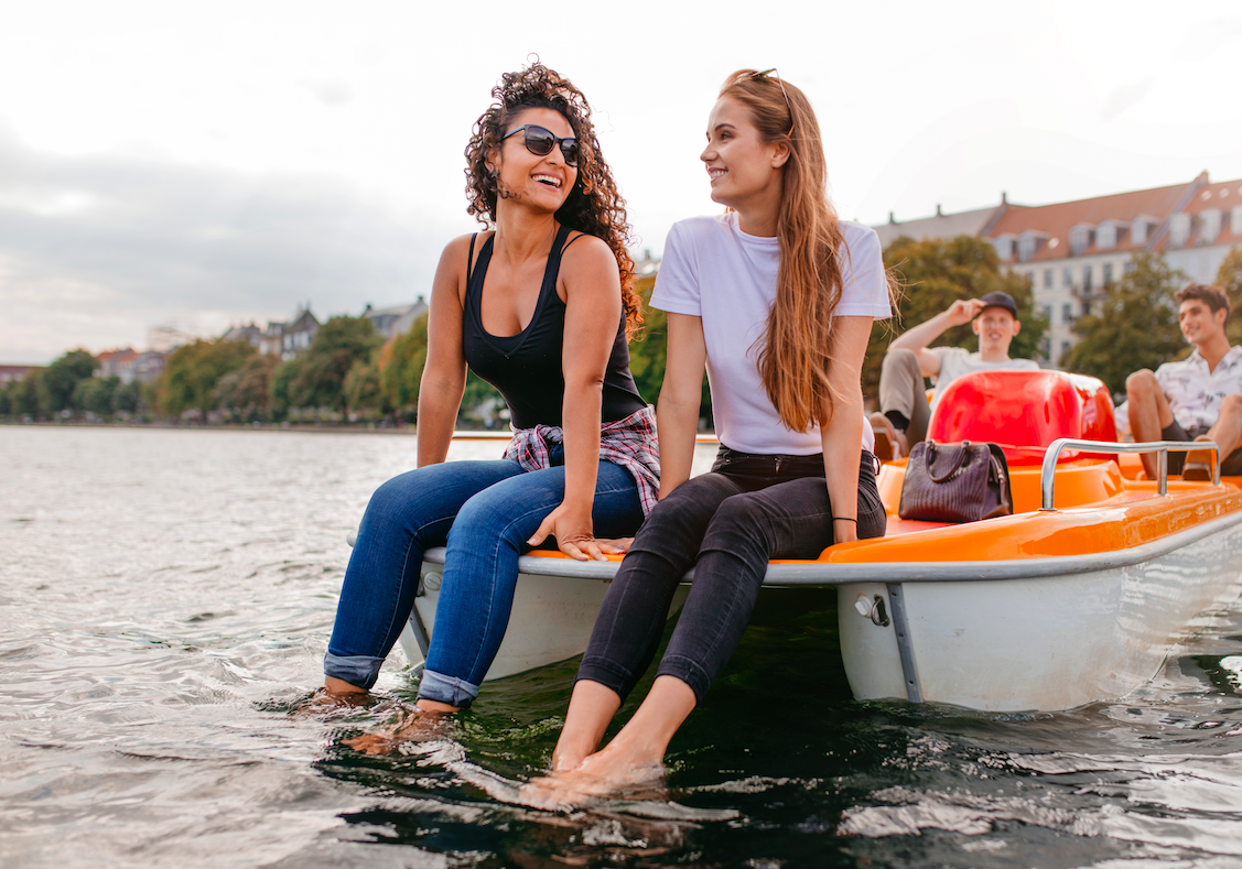 Deze opblaasbare speedboot is een musthave voor de zomer | Grazia