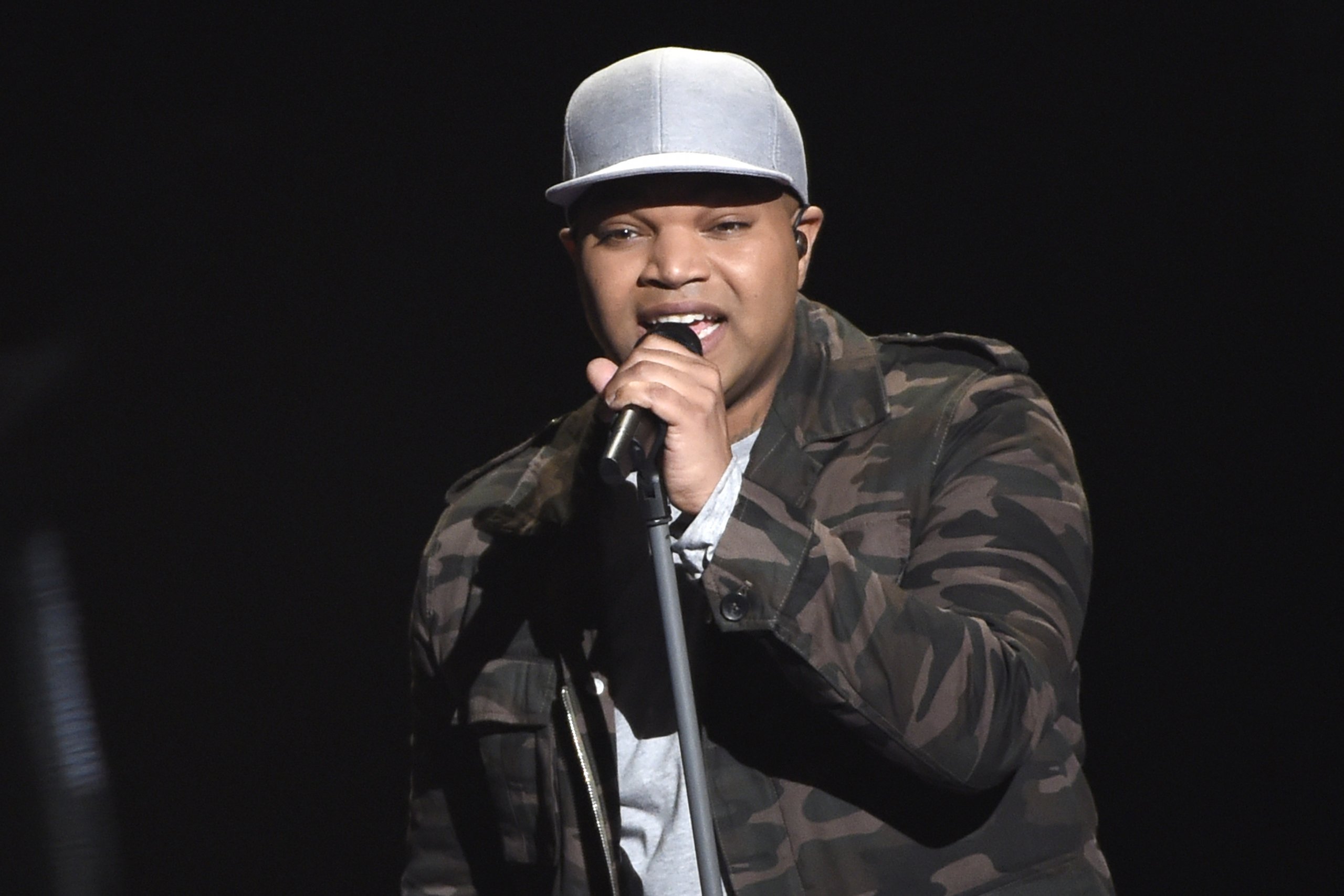 Zó ziet rapper Brace er nu uit | Grazia