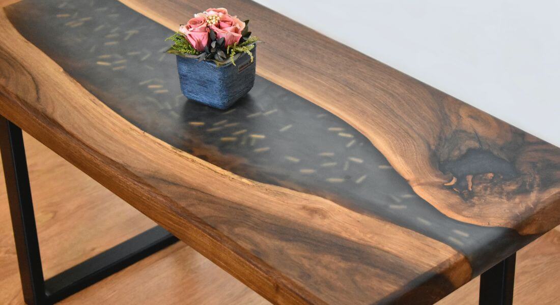 Een boomstamtafel als uniek element in je inrichting