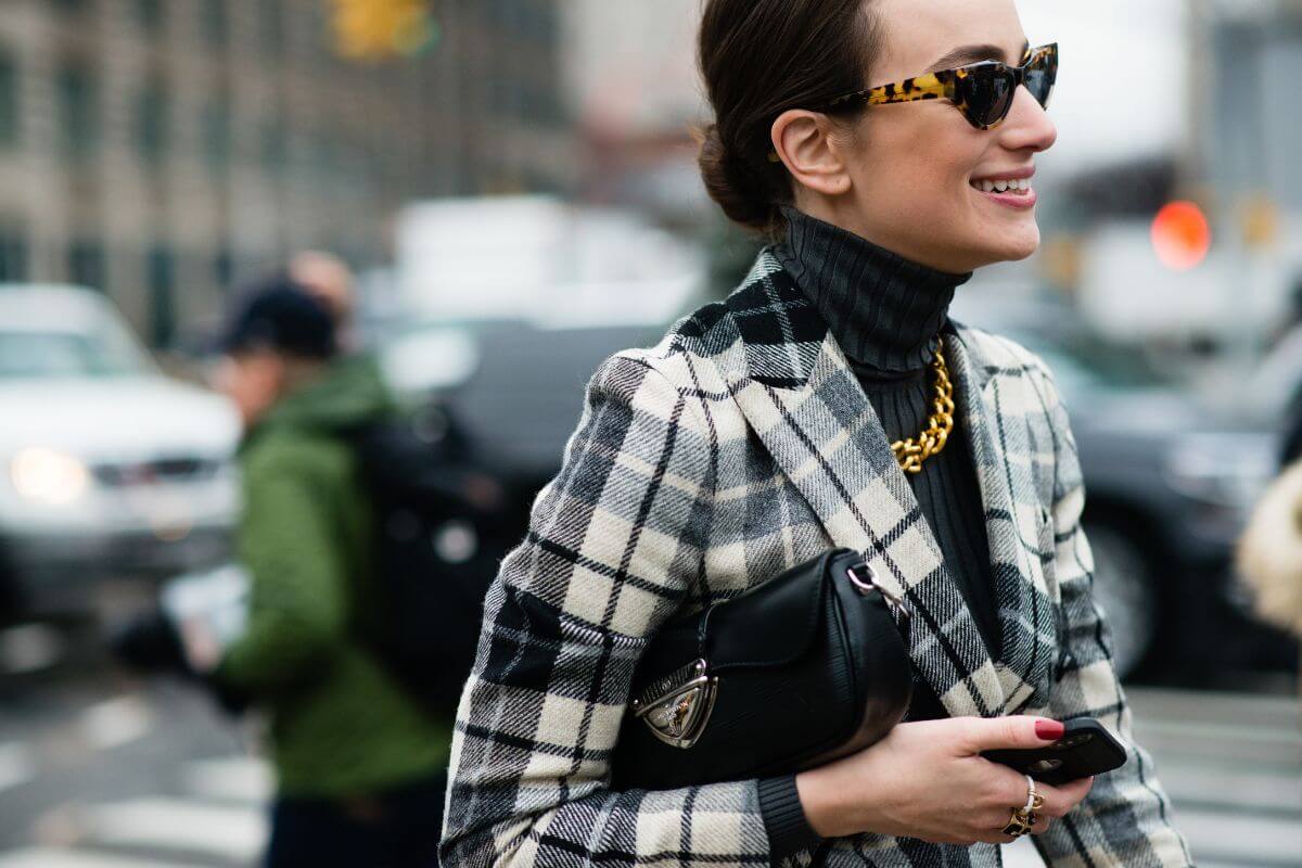 Deze wollen blazer moet je in je kast hebben hangen deze winter