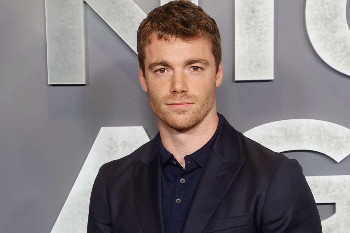 Waarom we obsessed zijn door The Night Agent-acteur Gabriel Basso